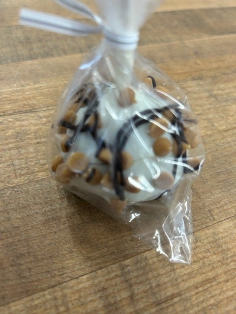 Cake Pops - Peanut Butter Cup | Desserts By Sara
